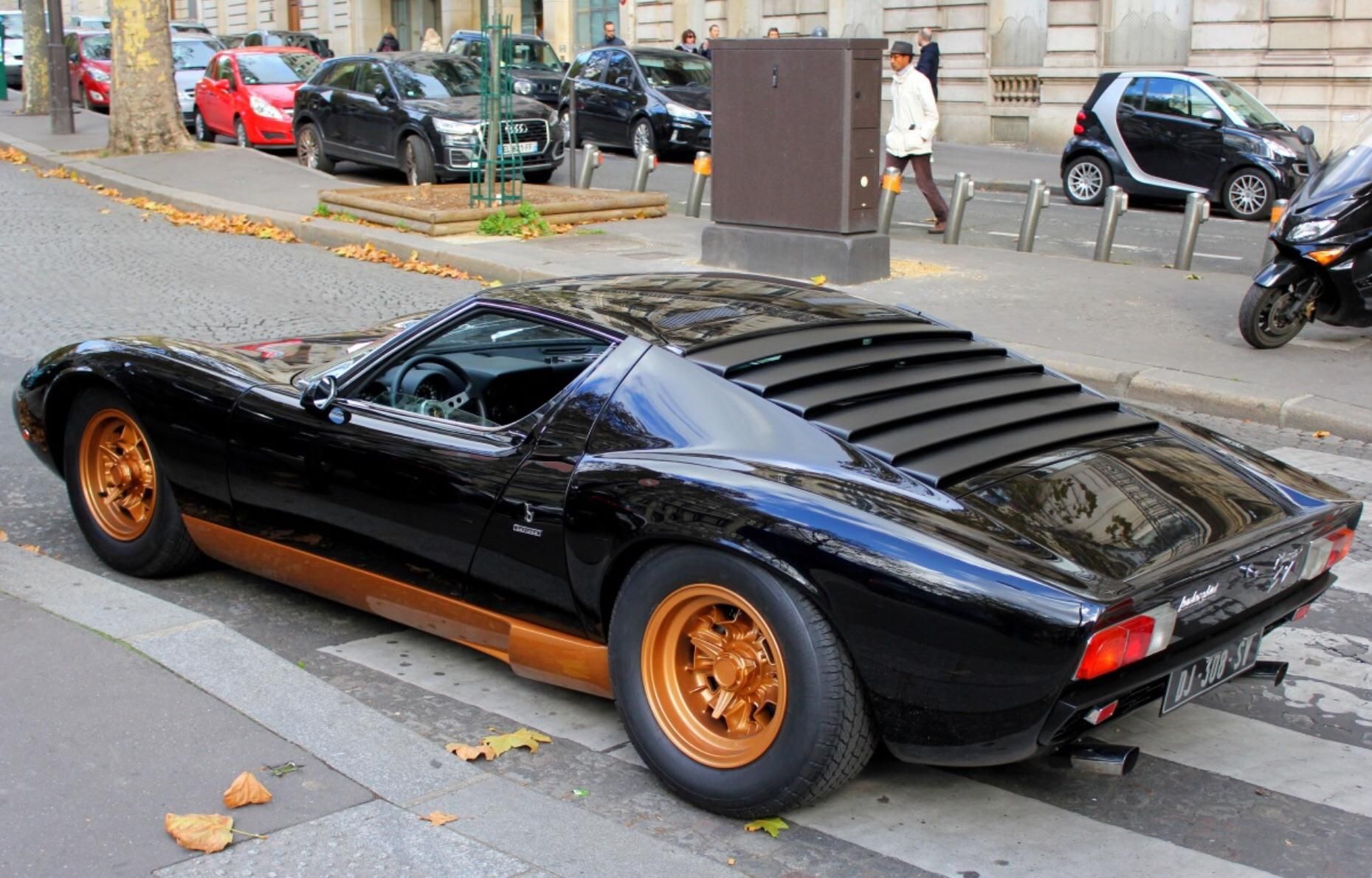 15 Old Sports Cars We Wouldn't Mind Being Seen Driving