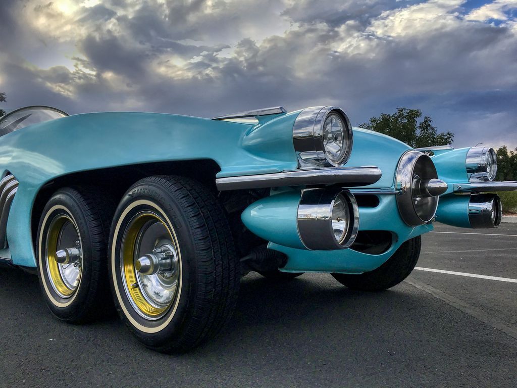 Custom Studebaker XF58 "Ice Princess" Is a Wild 50's Throwback