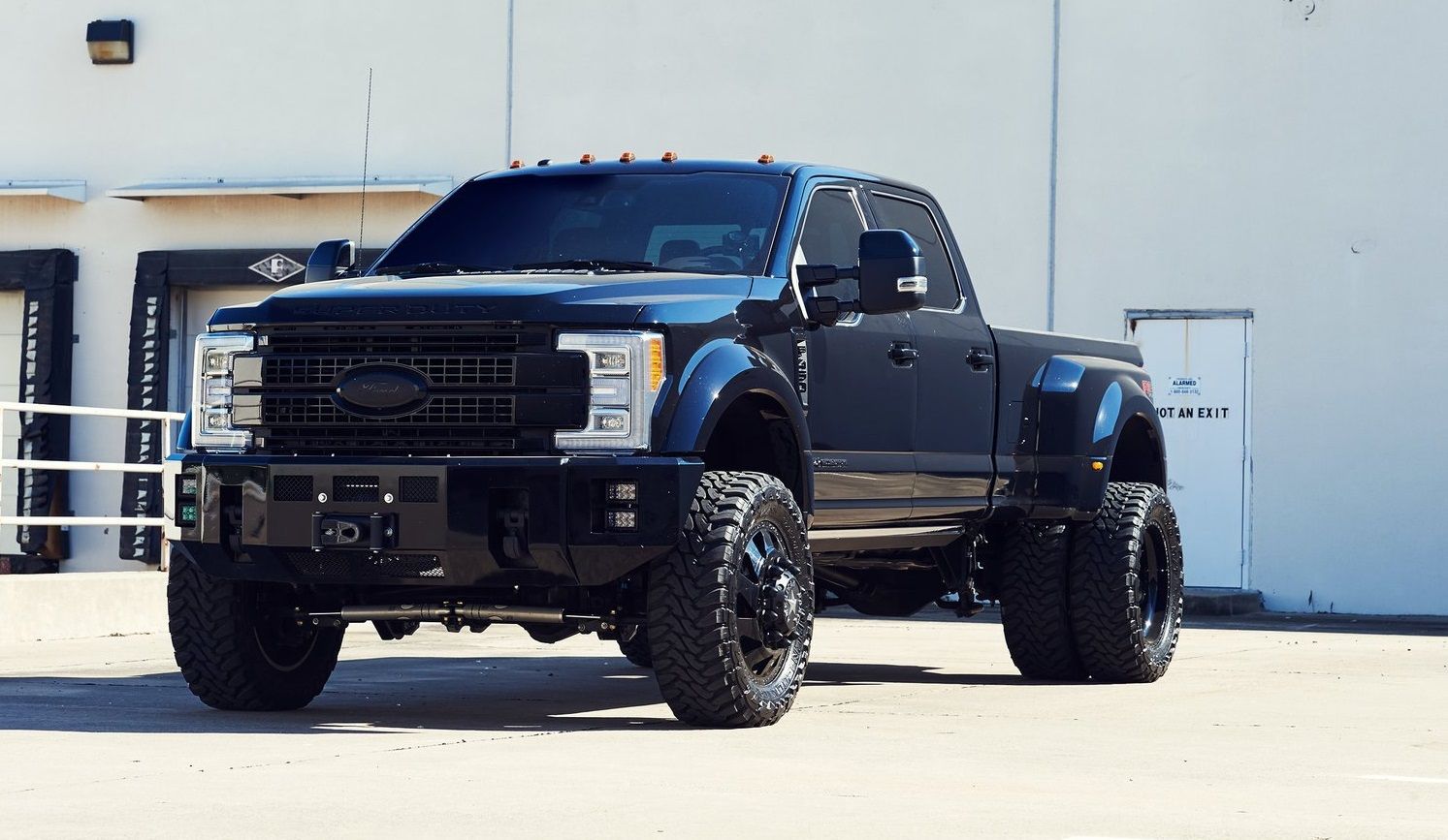 15 Larger Than Life Photos Of The Ford F-450 We Simply Can’t Get Enough Of