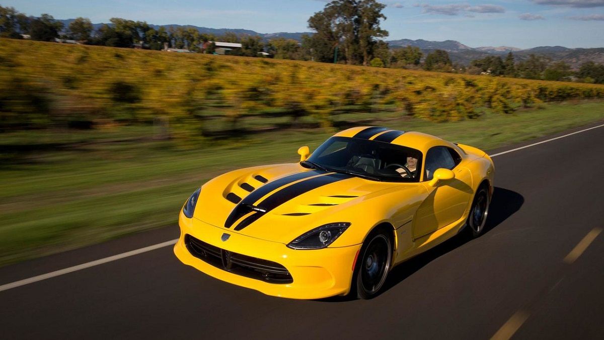 15 Pics That Show How Much The Dodge Viper Has Changed In 30 Years