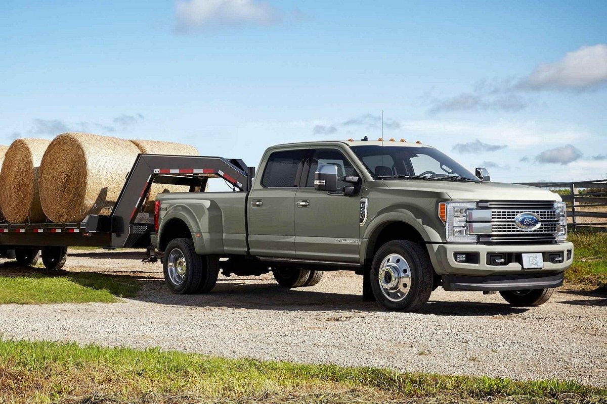 15 Larger Than Life Photos Of The Ford F-450 We Simply Can’t Get Enough Of