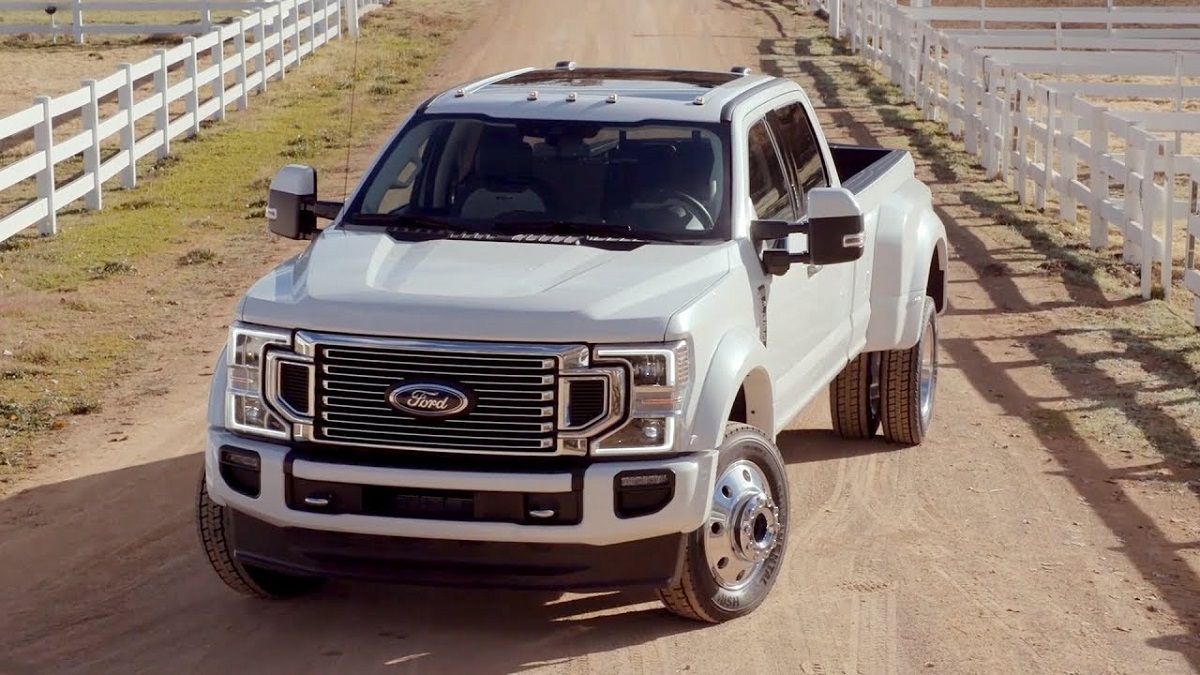 15 Larger Than Life Photos Of The Ford F-450 We Simply Can’t Get Enough Of