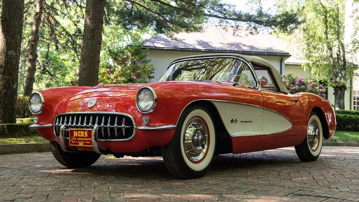 15 Photos That Show Truly How Beautiful A 'Vette Is