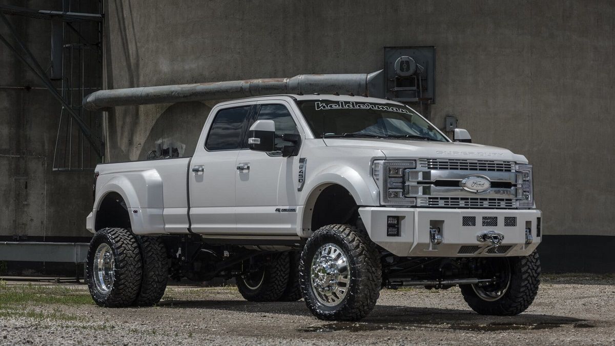 15 Larger Than Life Photos Of The Ford F-450 We Simply Can’t Get Enough Of
