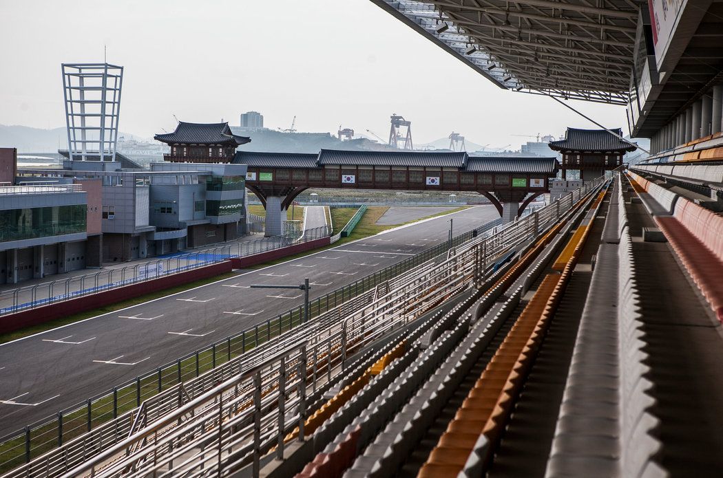 15 Images Of Abandoned Race Tracks That Are Pretty Disturbing