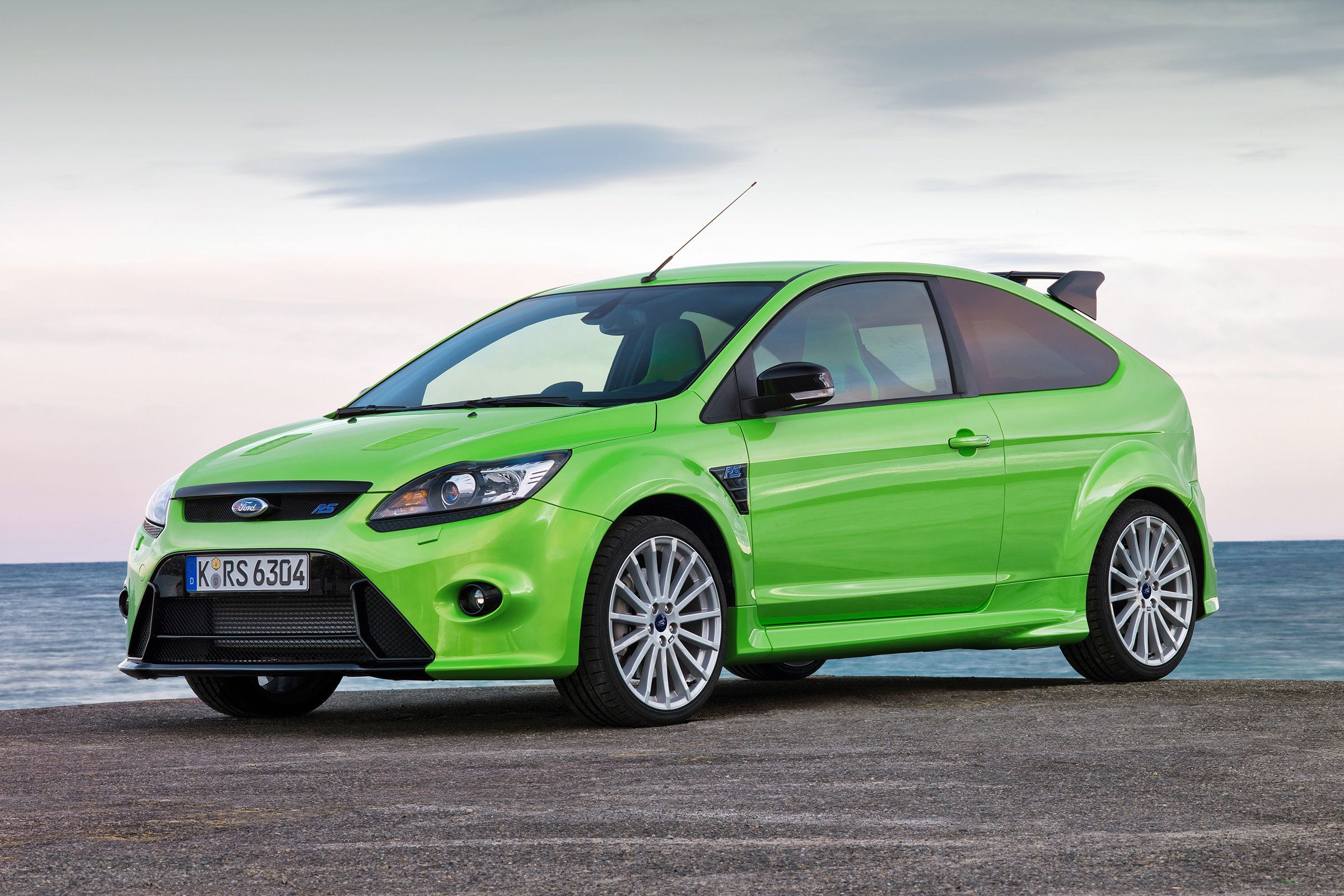 What Sports Car Enthusiasts Should Know About The Ford Focus RS