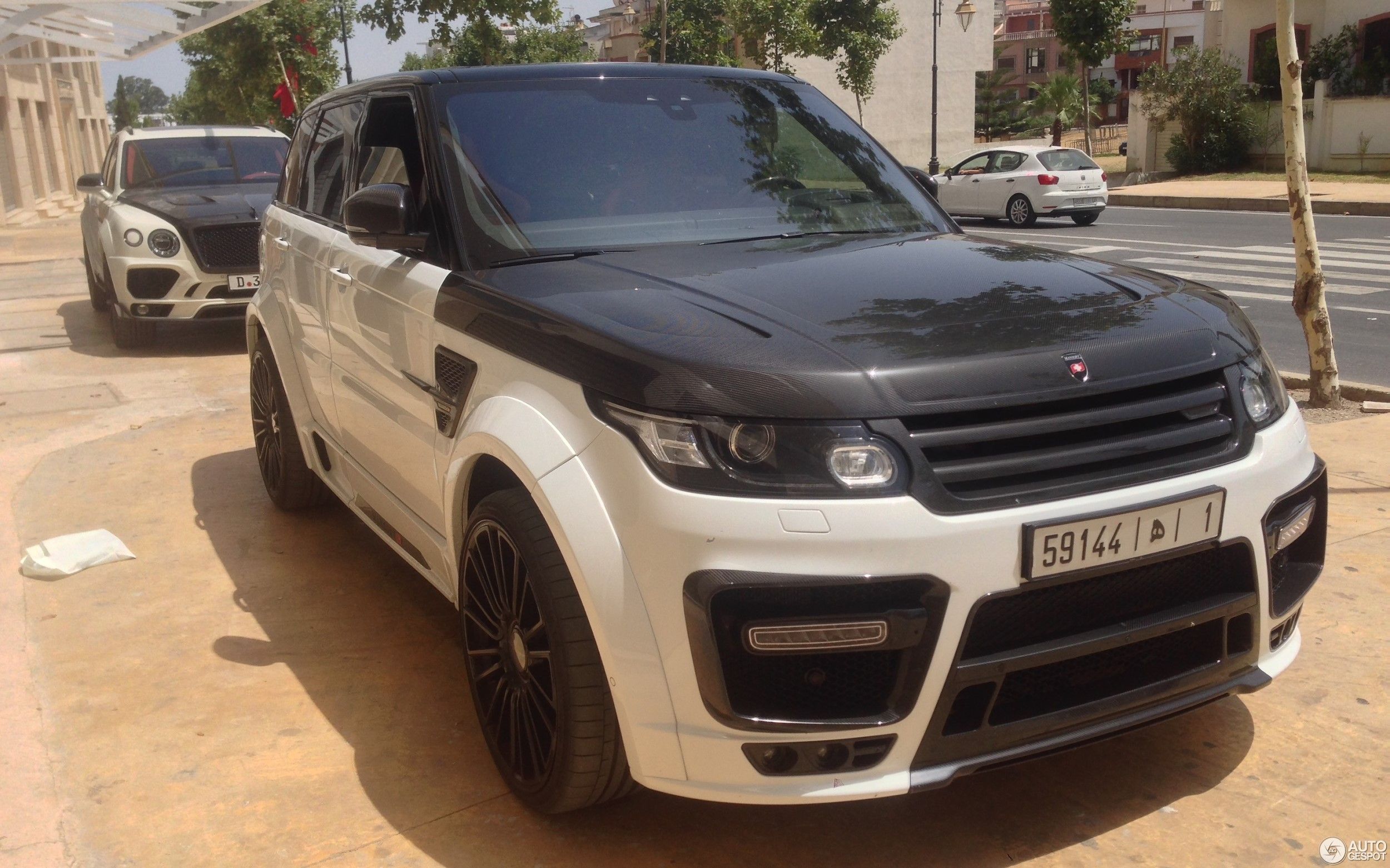 15 Pictures Of Unfortunate Land Rover Modifications