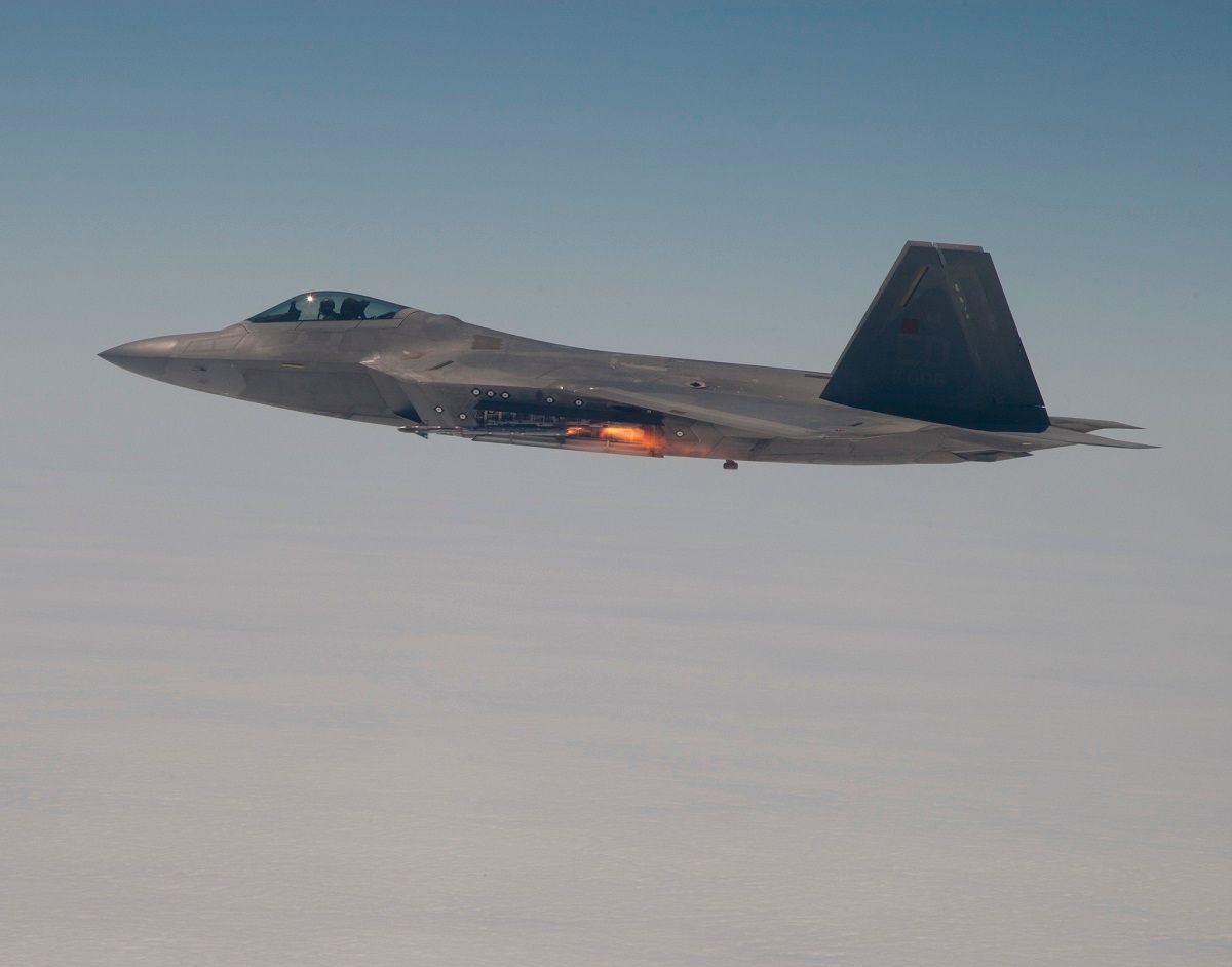 15 Facts You Didn’t Know About The Lockheed Martin F-22 Raptor