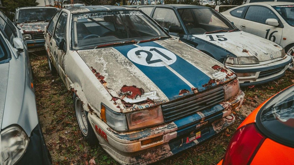 15 Fascinating Facts About Japan's Unbelievable Car Graveyard