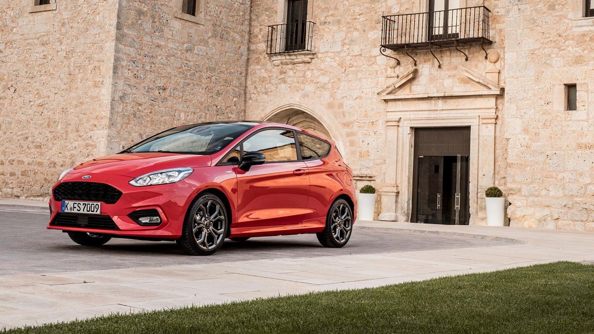 10 Fastest (And 5 Slowest) Cars From America In The Last 20 Years
