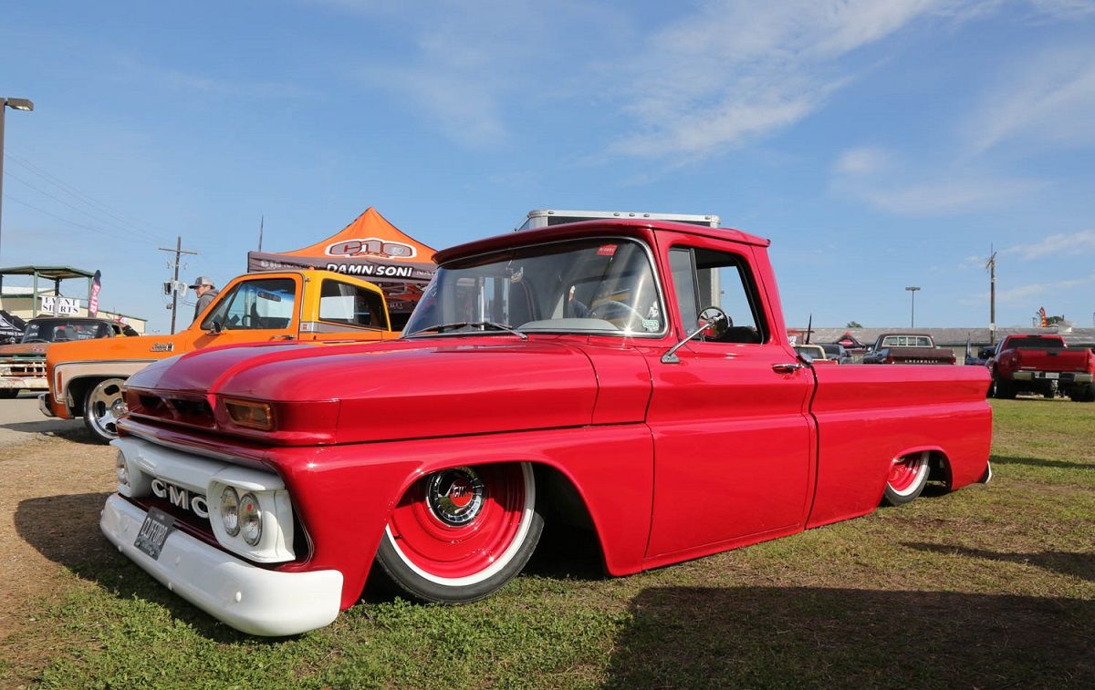 15 Lowered Trucks That Actually Look Amazing (And 1 That Looks Hideous)