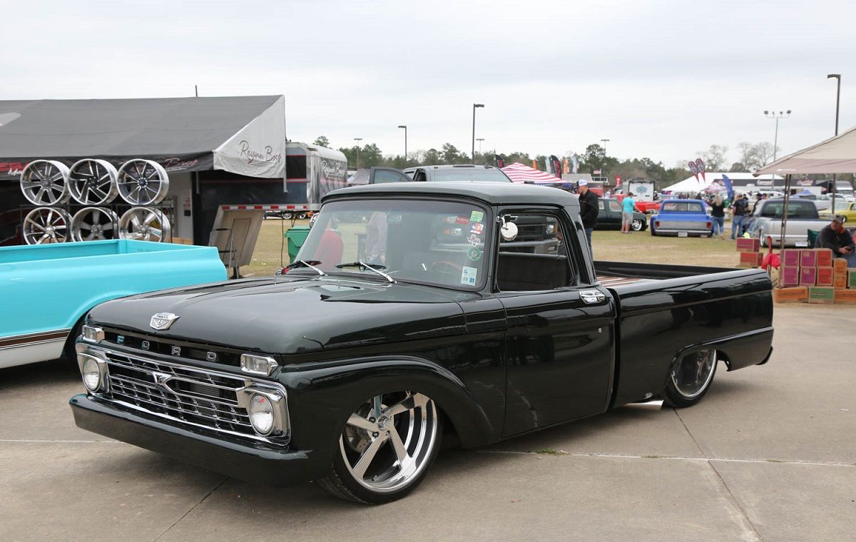 15 Lowered Trucks That Actually Look Amazing (And 1 That Looks Hideous)