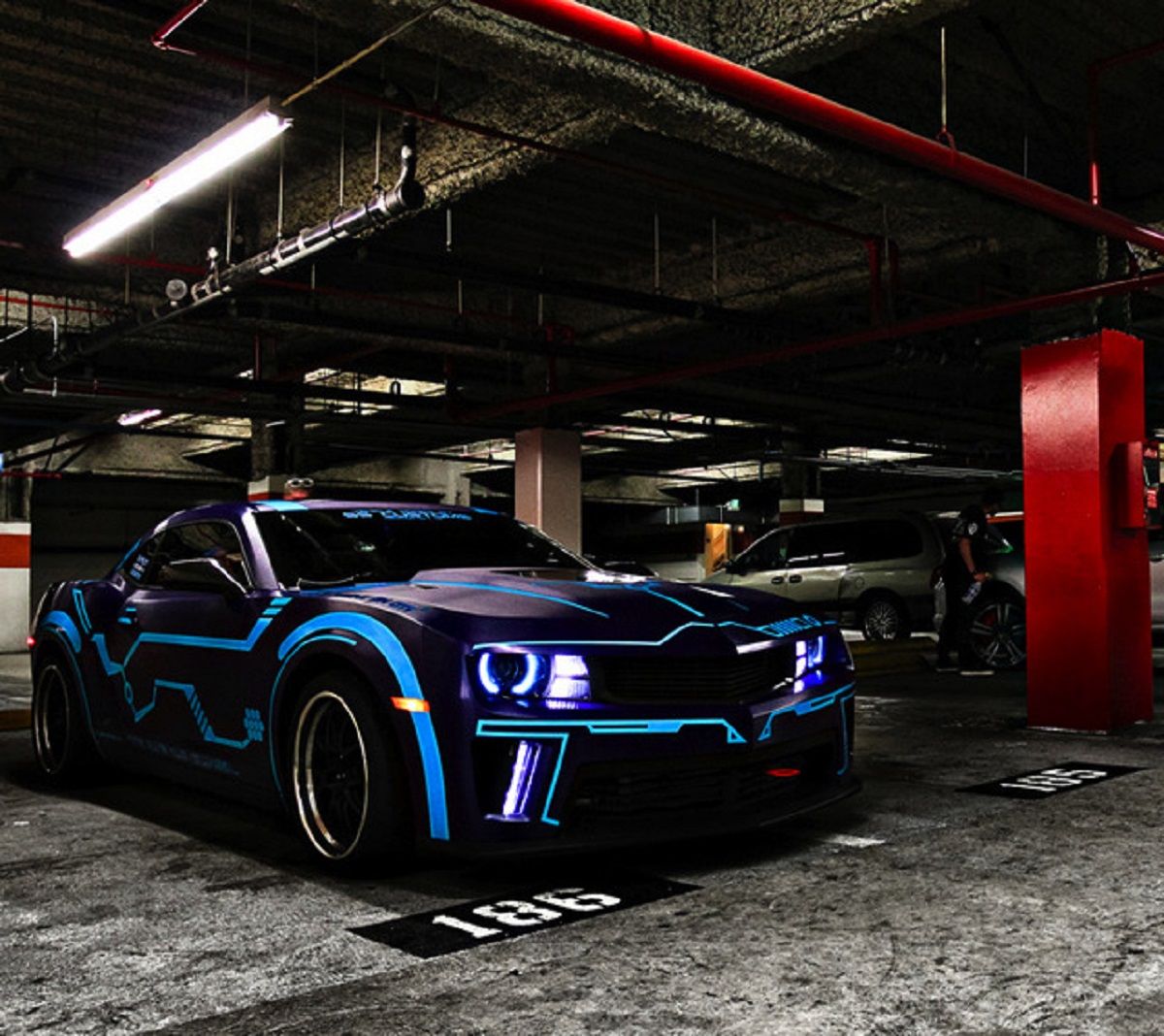 15 Pics Of Camaros In Sick Car Wraps