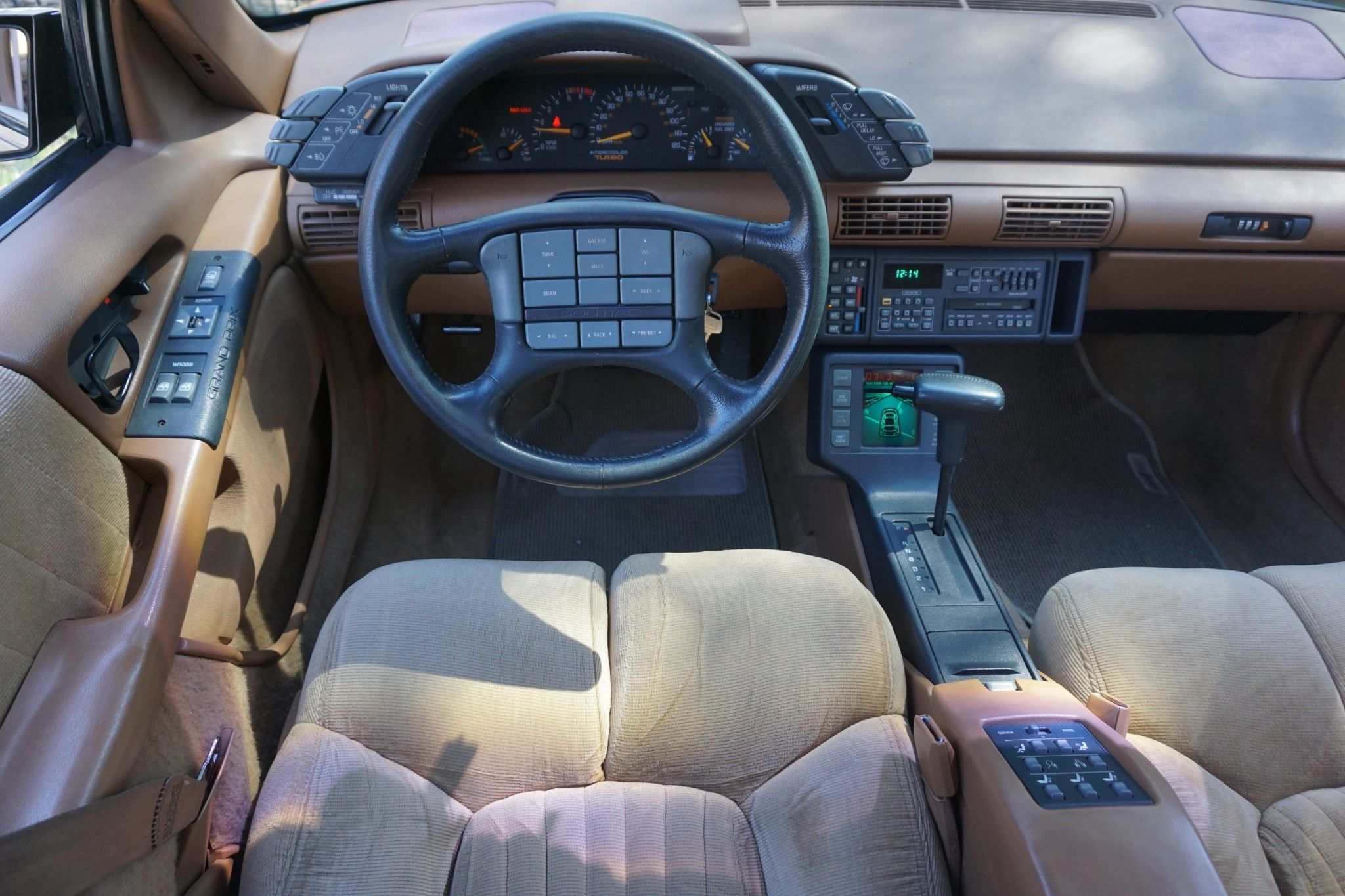 10 Ugliest Car Interiors Ever Made (5 That Are Stunning)