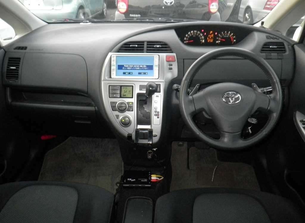 10 Ugliest Car Interiors Ever Made (5 That Are Stunning)