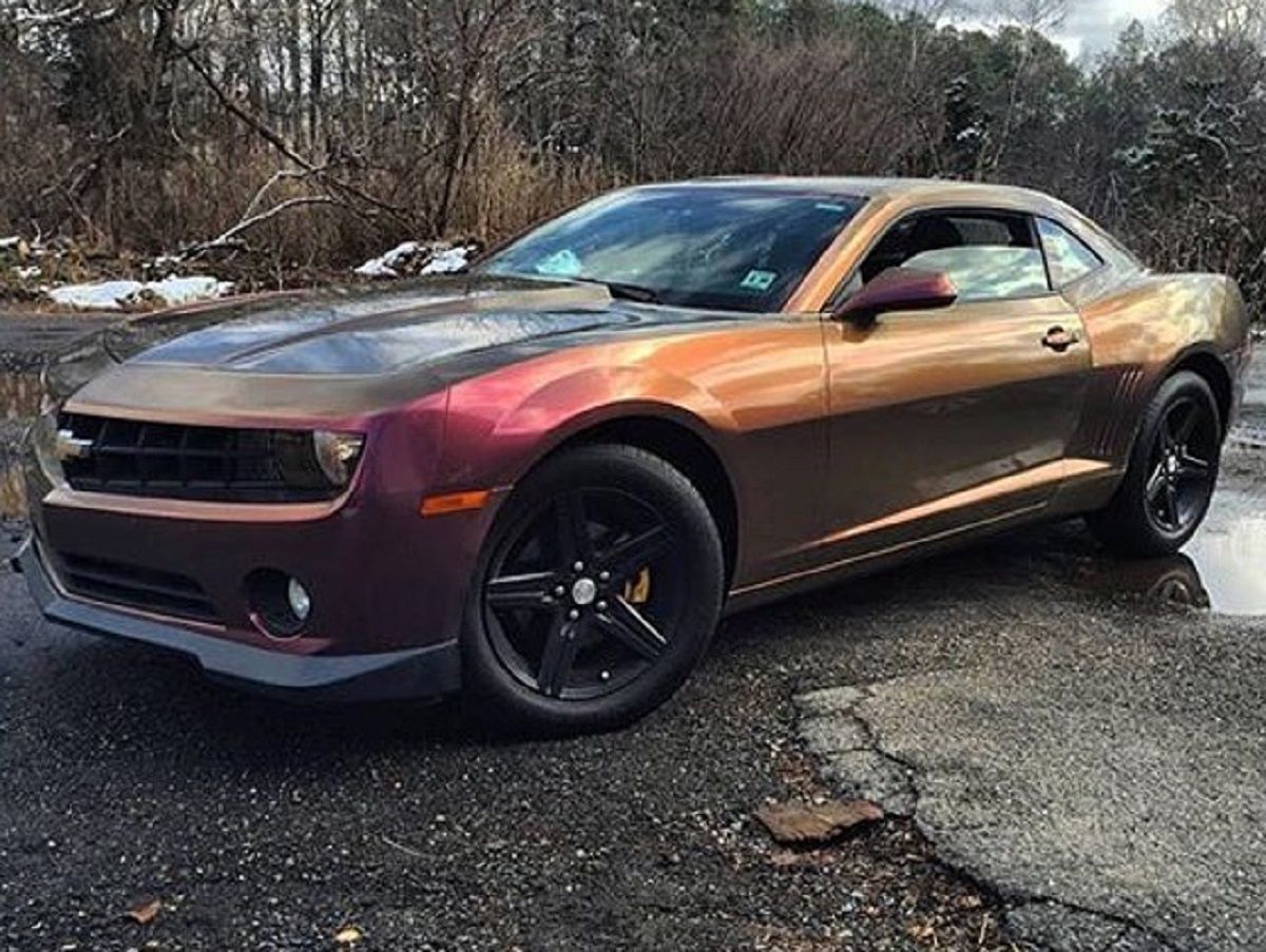 15 Pics Of Camaros In Sick Car Wraps