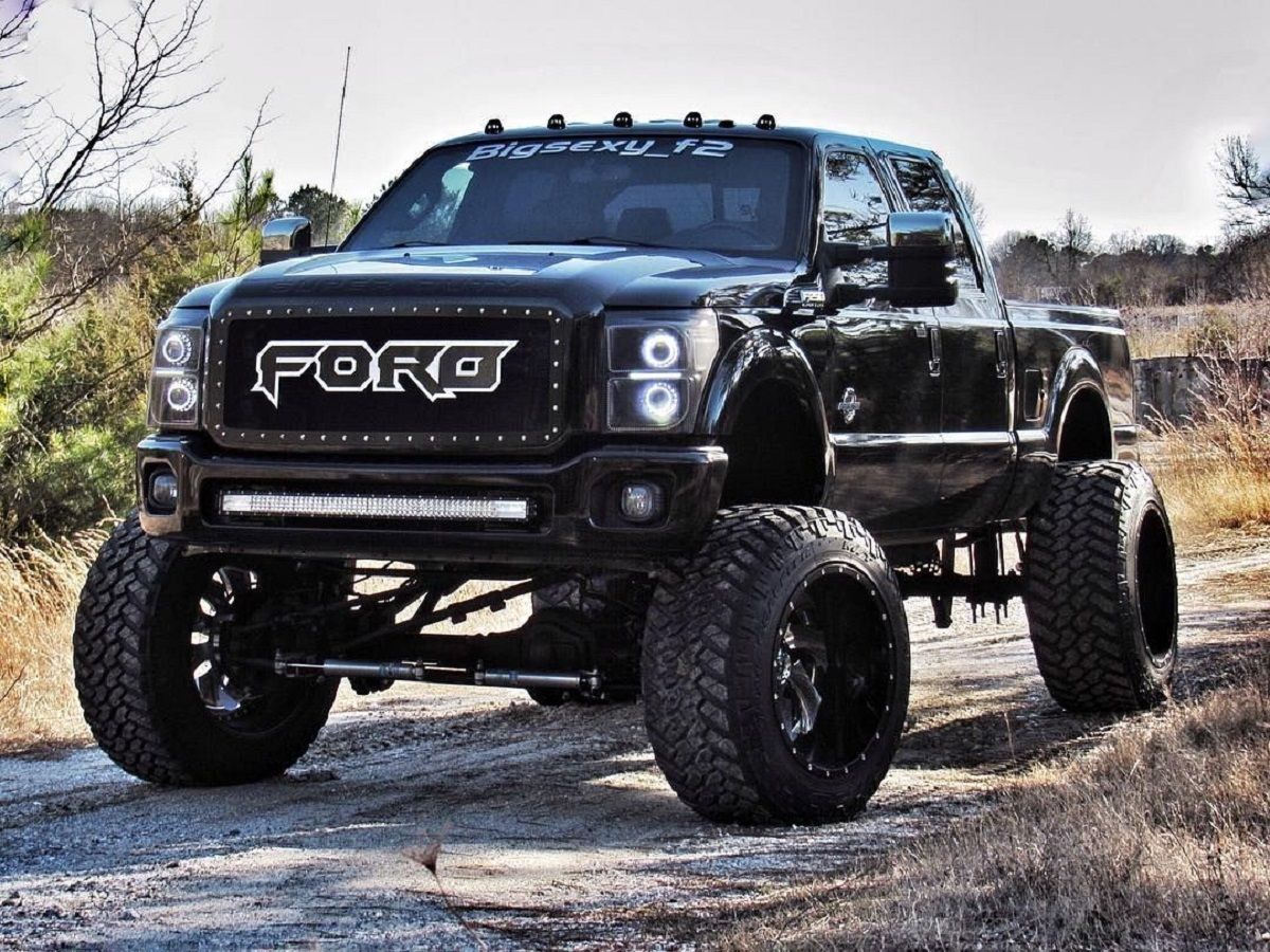 13 4X4 Custom Builds We'd Love To Take Off-Road (1 That Would Crumble)