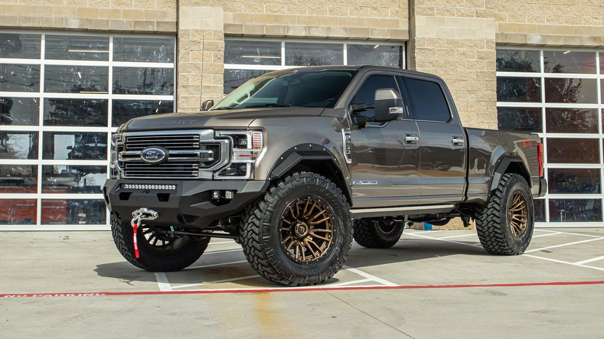 13 4X4 Custom Builds We'd Love To Take Off-Road (1 That Would Crumble)