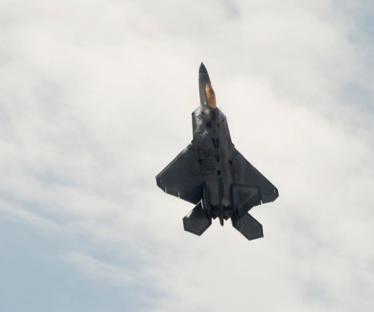 15 Facts You Didn’t Know About The Lockheed Martin F-22 Raptor
