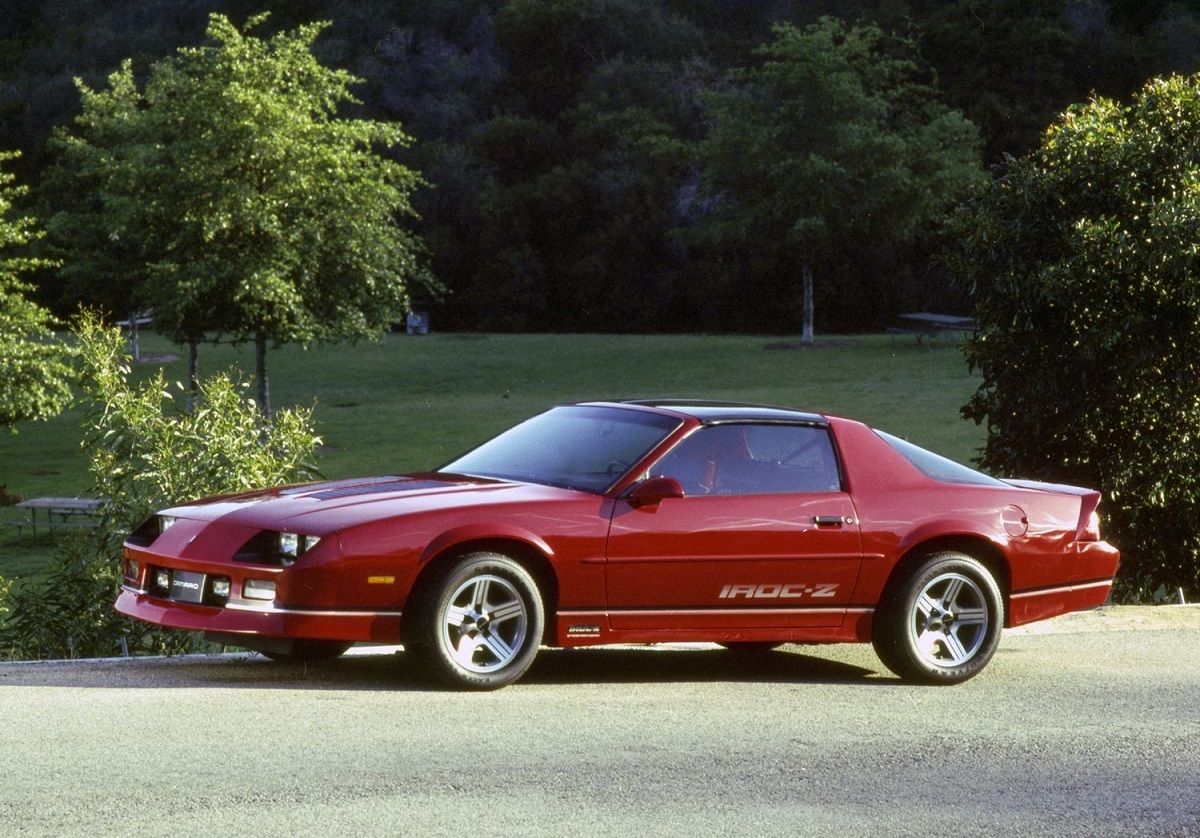 15 Things You Forgot About The 1990 Chevy Camaro IROC-Z