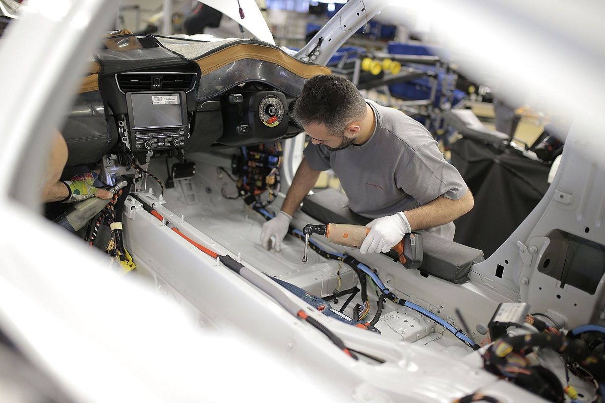 How Porsche Made The 911R Sports Car