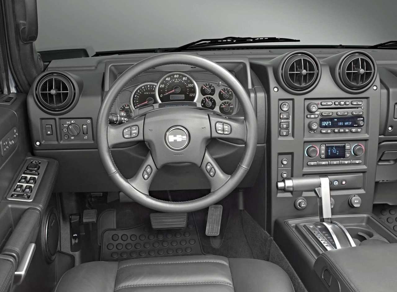 10 Ugliest Car Interiors Ever Made (5 That Are Stunning)