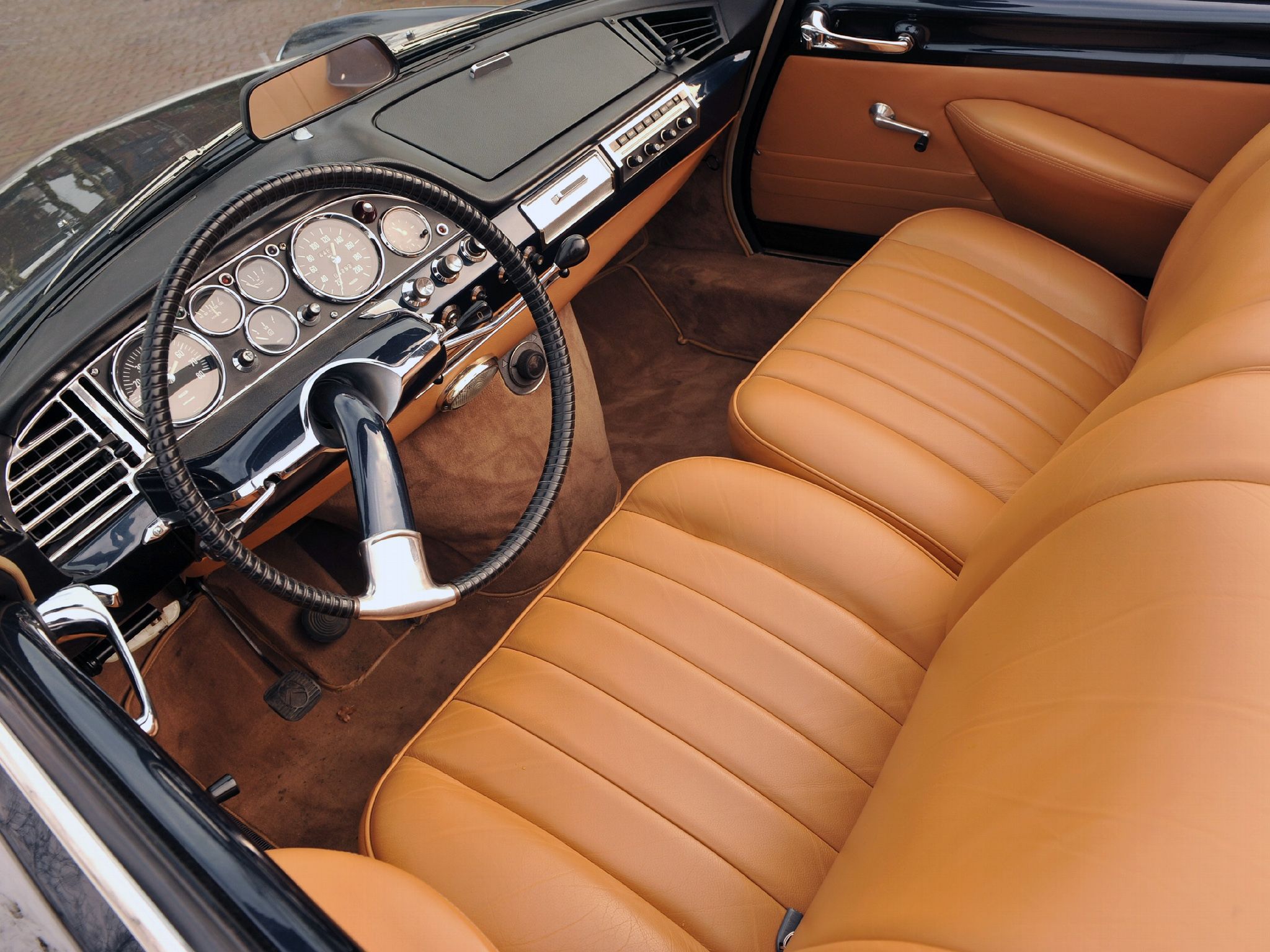 10 Ugliest Car Interiors Ever Made (5 That Are Stunning)