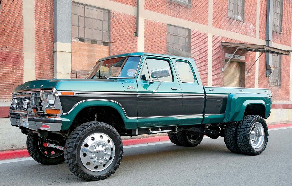 14 Sick Pics Of Custom Dually Trucks You Want to See