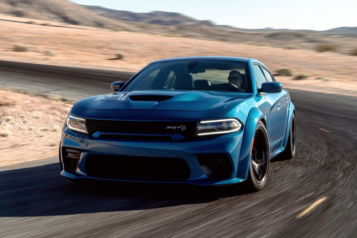 8 Reasons Why The Dodge Charger Hellcat Is Better Than The Ford Mustang ...