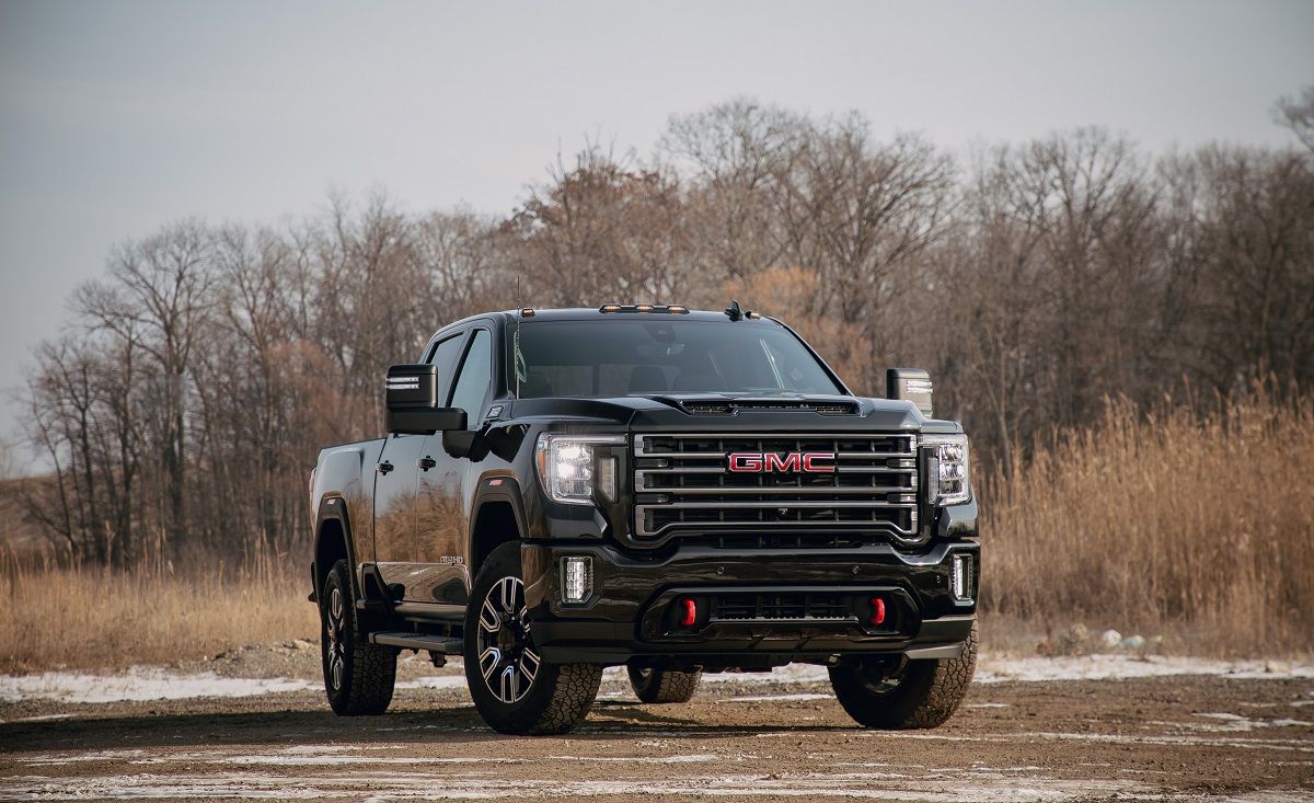 Here’s Why You Should Buy The GMC Sierra 2500 HD Instead Of A Ford F-Series