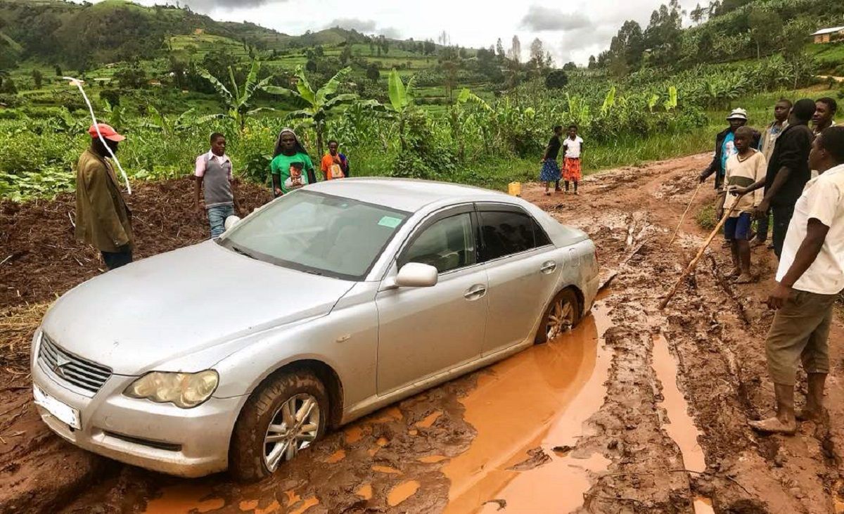 15 Depressing Photos Of Luxury Cars Getting Stuck