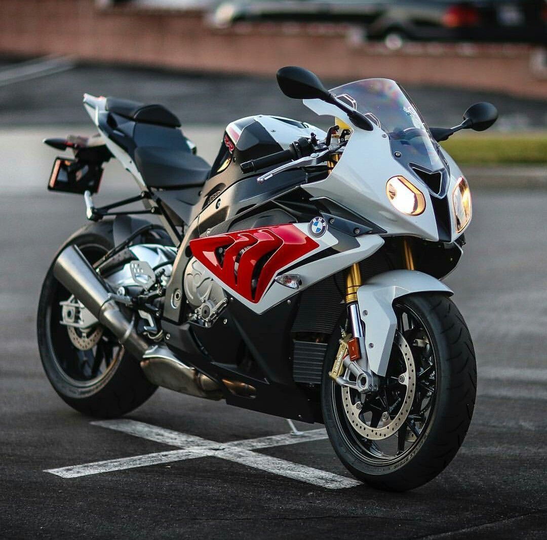 15 Street Legal Superbikes That Take Less Than 3 Seconds To 60 MPH