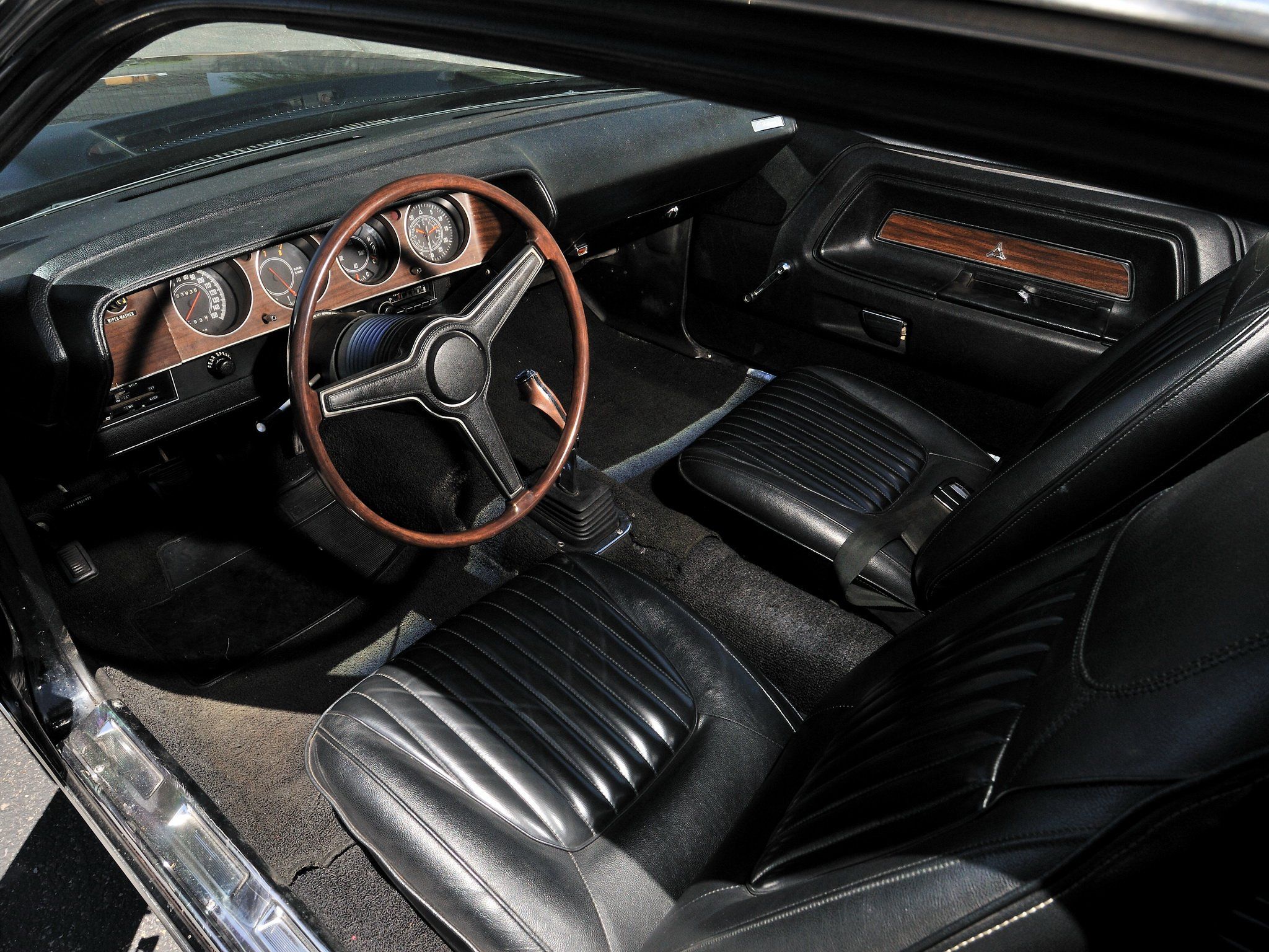 15 Nostalgic Photos Of Classic Muscle Car Interiors
