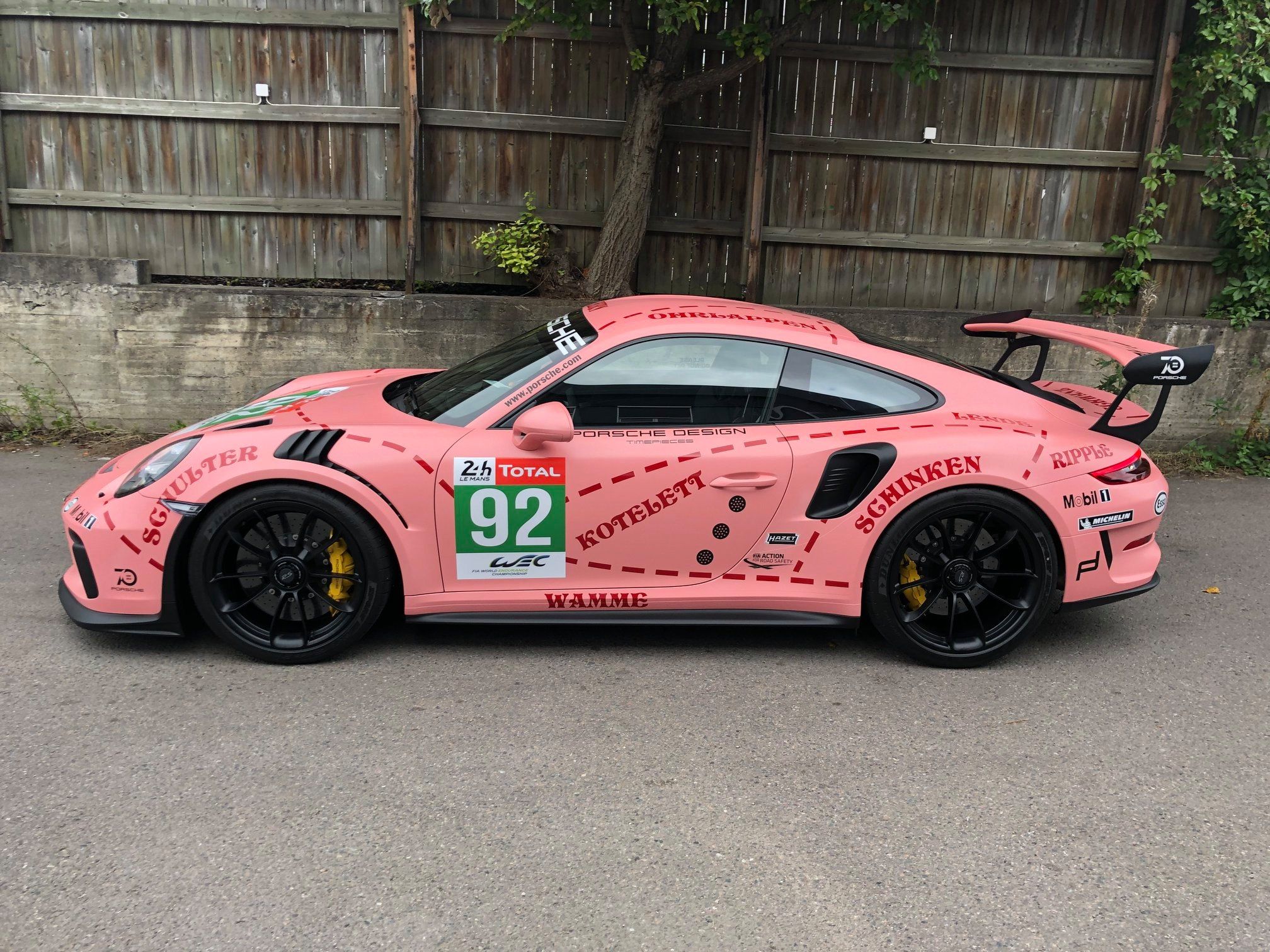 15 Photos Of Supercar Vinyl Wraps That Paid Off