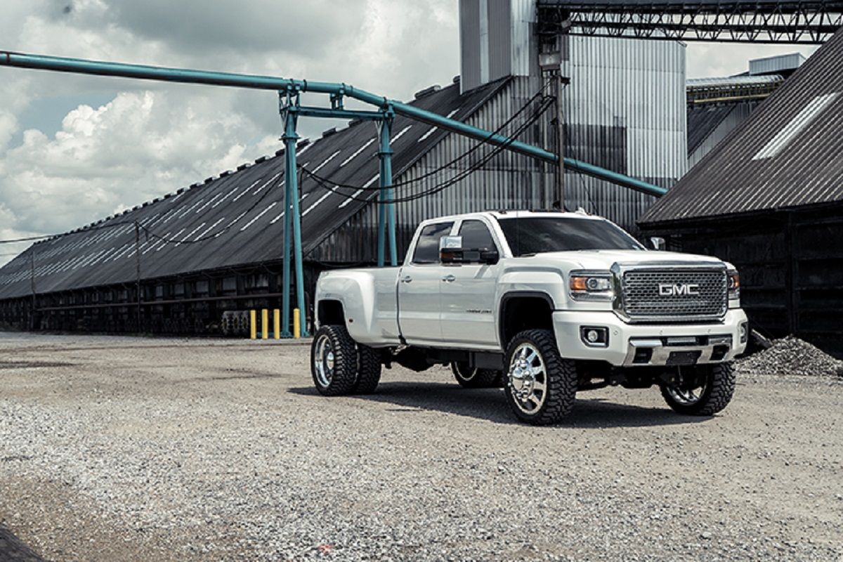14 Sick Pics Of Custom Dually Trucks You Want to See