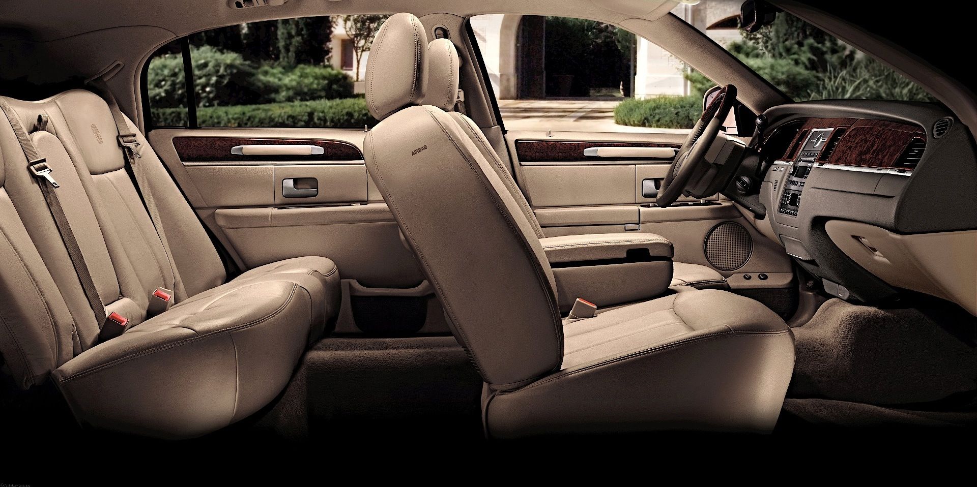 This Is What Makes The Panther Body Town Car The Most Important Lincoln ...