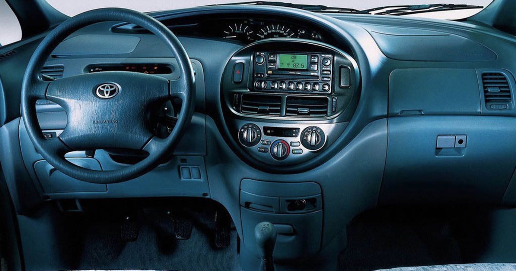 The Mid-Engined Toyota Previa Super-Van In Focus