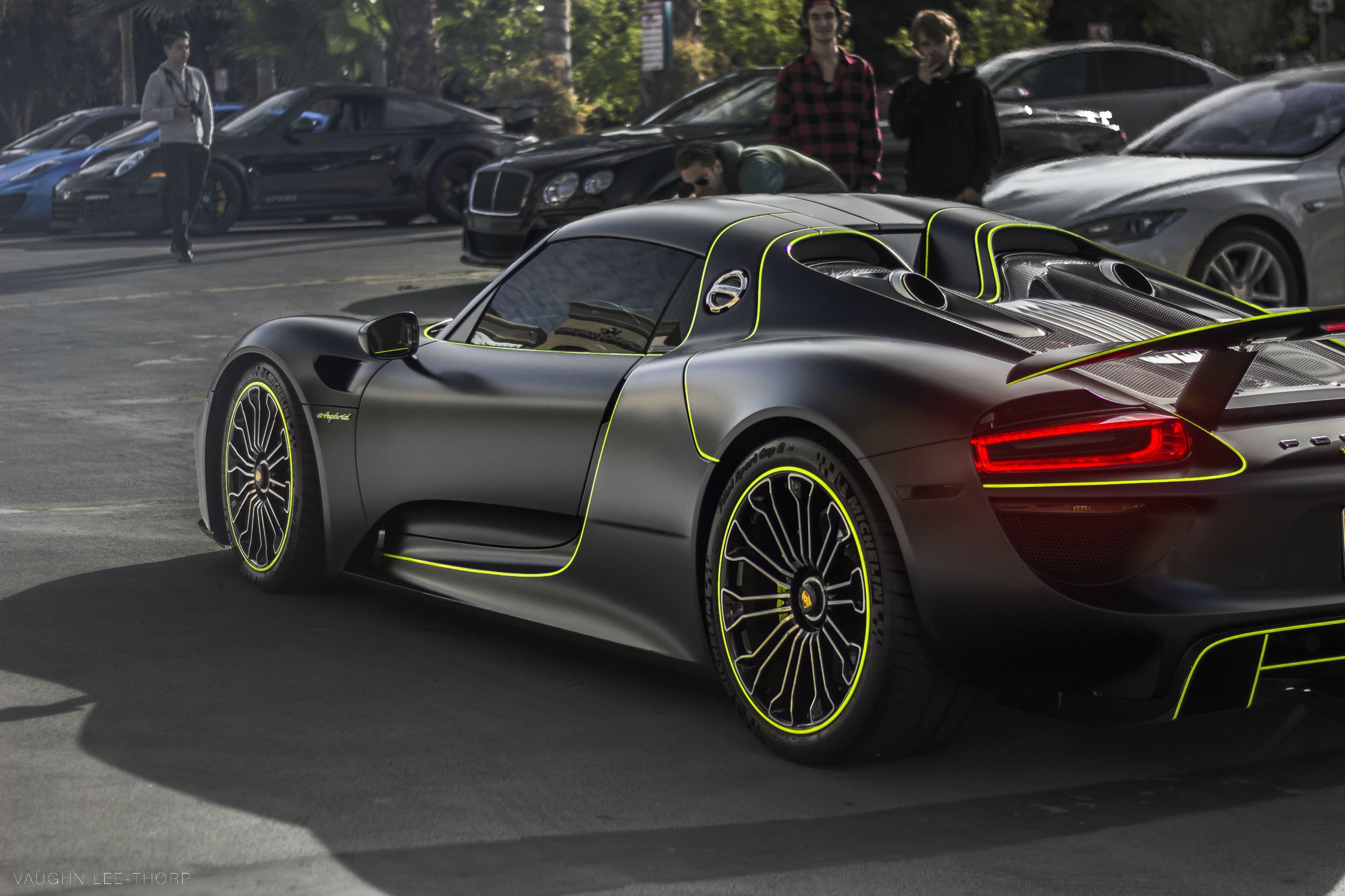 15 Photos Of Supercar Vinyl Wraps That Paid Off