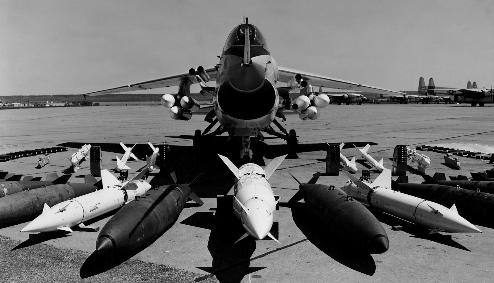 The Last Gunfighter : The Vought F-8 Crusader Fighter Jet