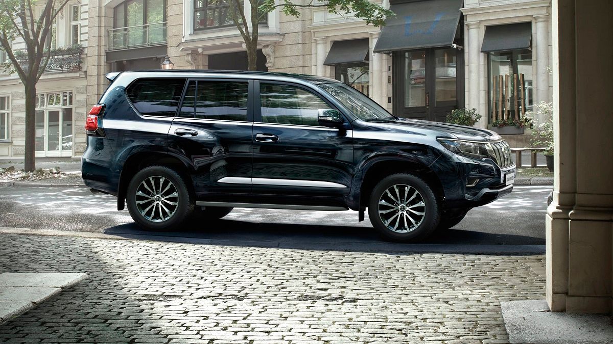 8 Best Foreign Off-Road Cars (8 American Off-Roaders We’d Rather Drive)