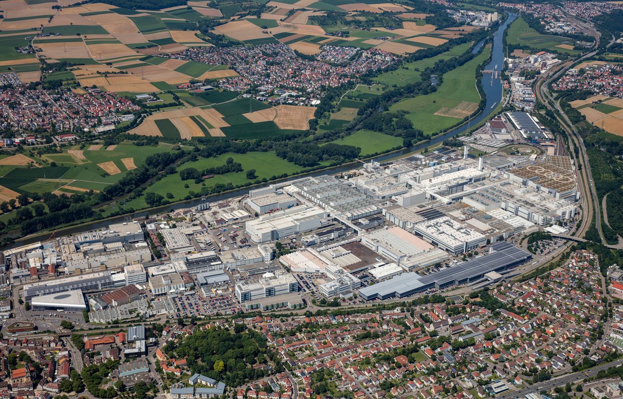 This Is What The World's Greatest Car Factories Look Like