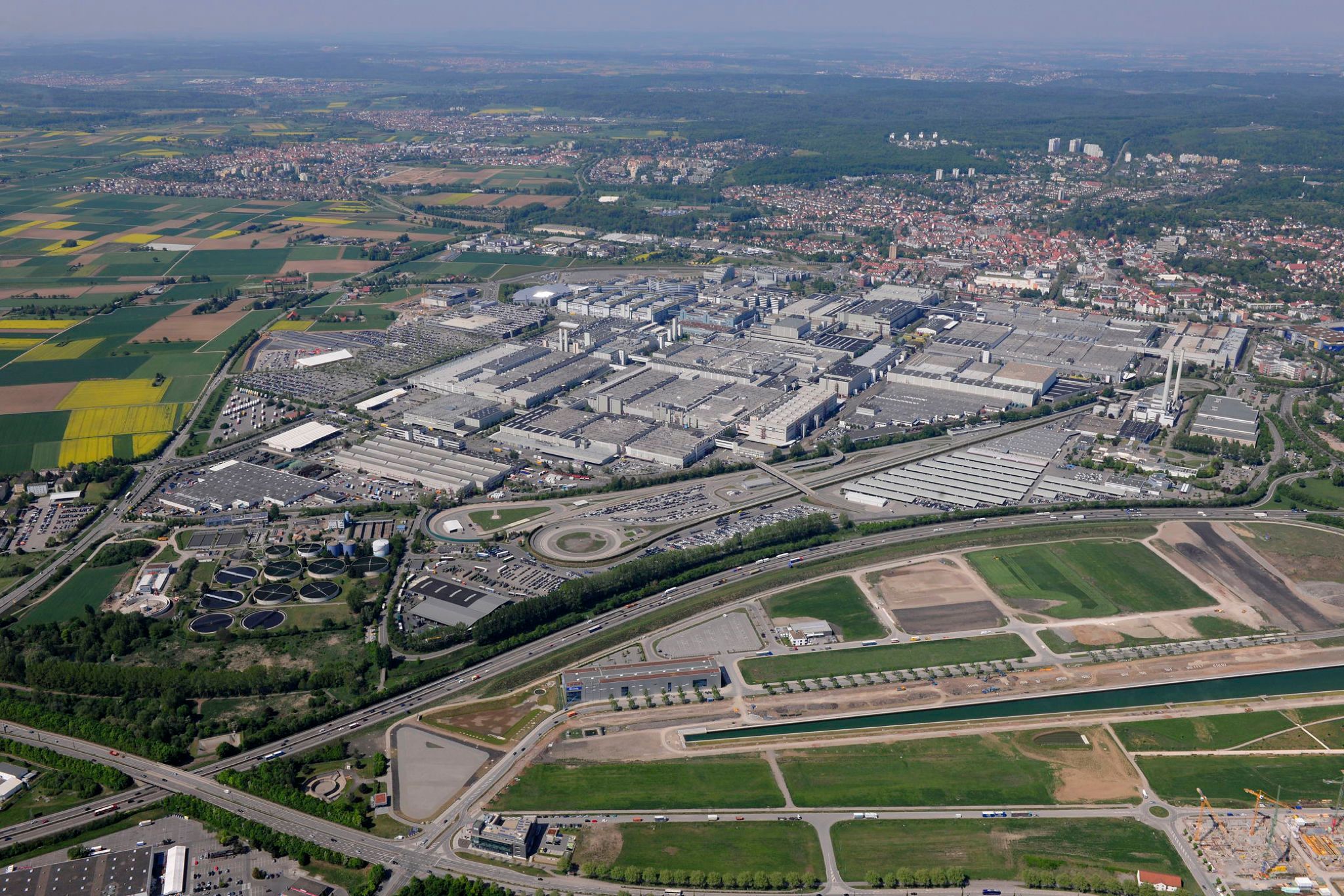 This Is What The World's Greatest Car Factories Look Like