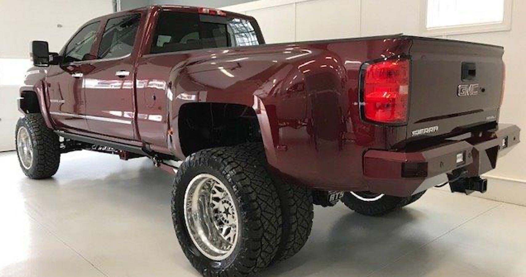 Ex-SEMA GMC Denali 3500 Is Tricked Out And Ready To Go