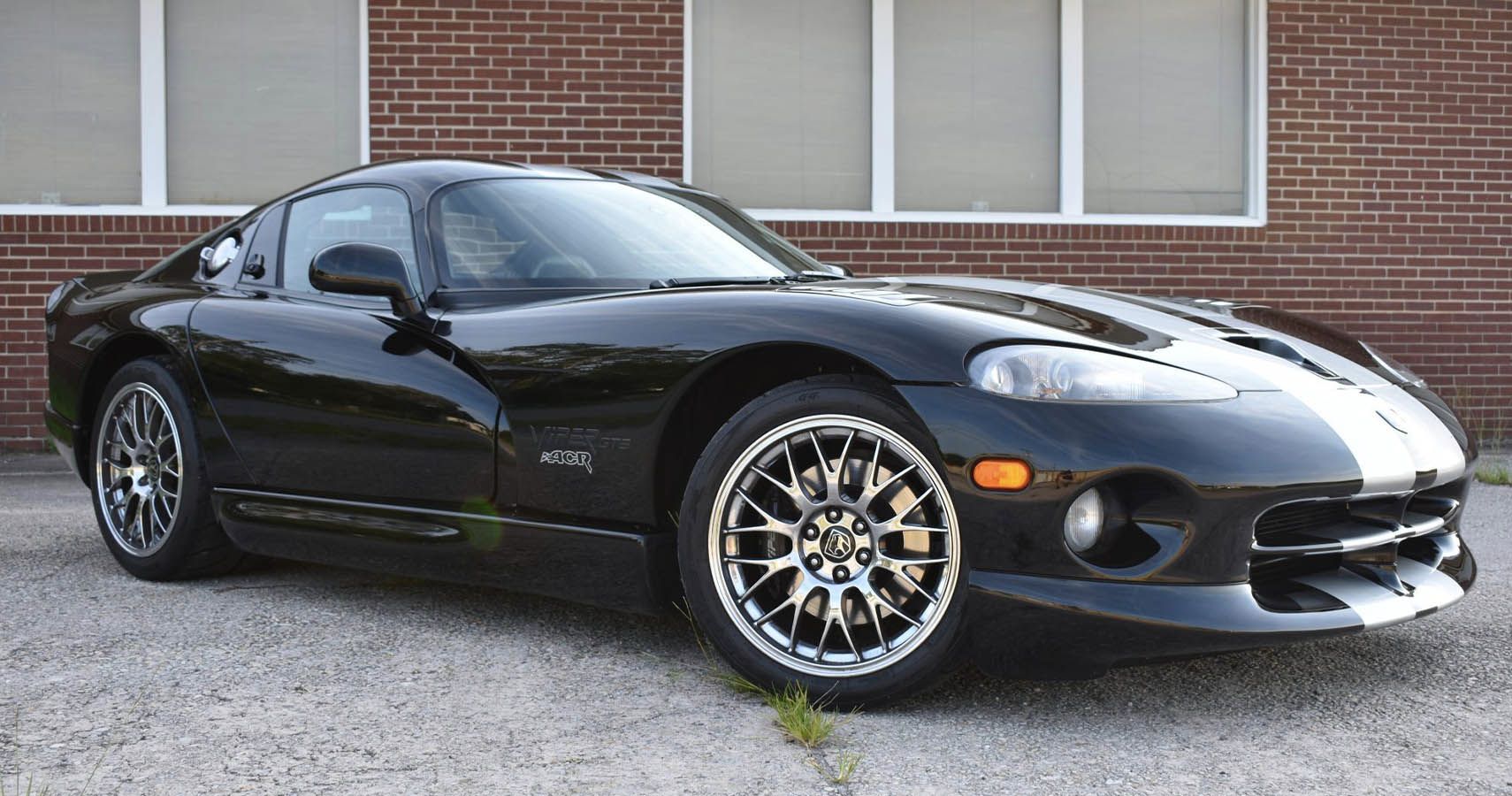 Check Out This 4,000 Mile, 20 Year Old Dodge Viper ACR Time Capsule