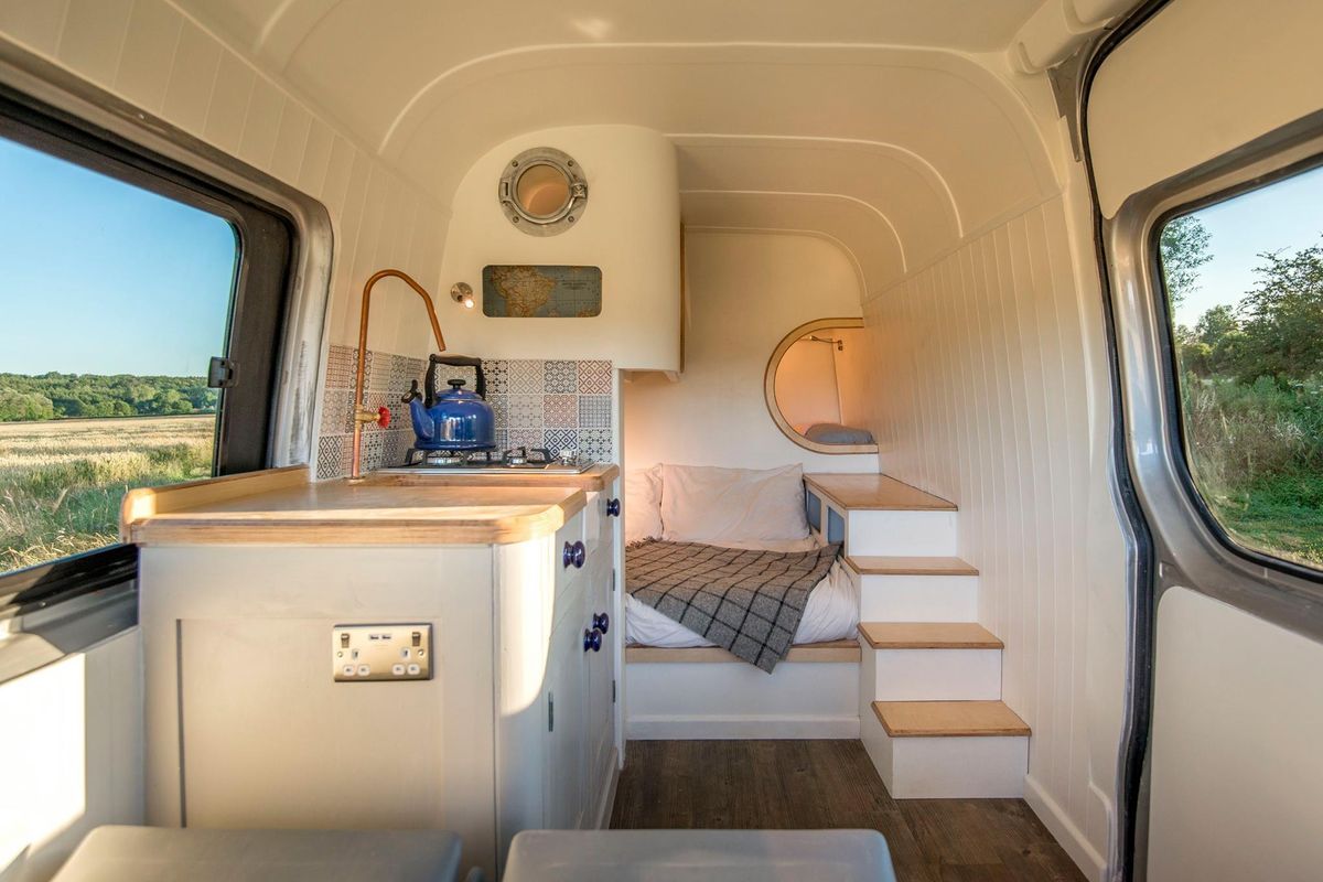 People Turned These 10 Vehicles Into Incredible Homes