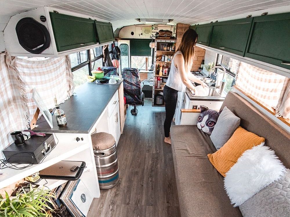 People Turned These 10 Vehicles Into Incredible Homes