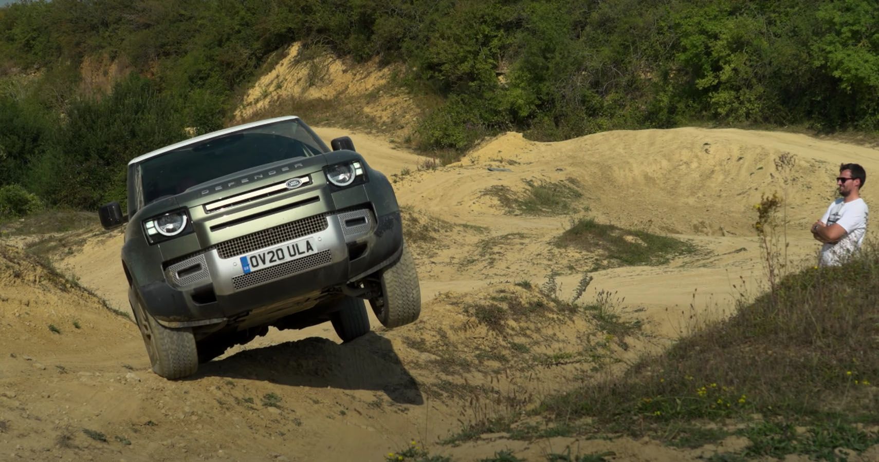 Here's What Makes The Land Rover Defender The Best Seven Passenger SUV