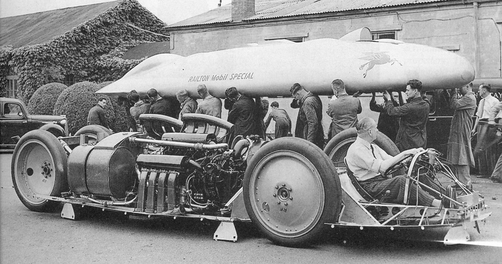 These Are The 10 Fastest Land Speed Record Cars Ever