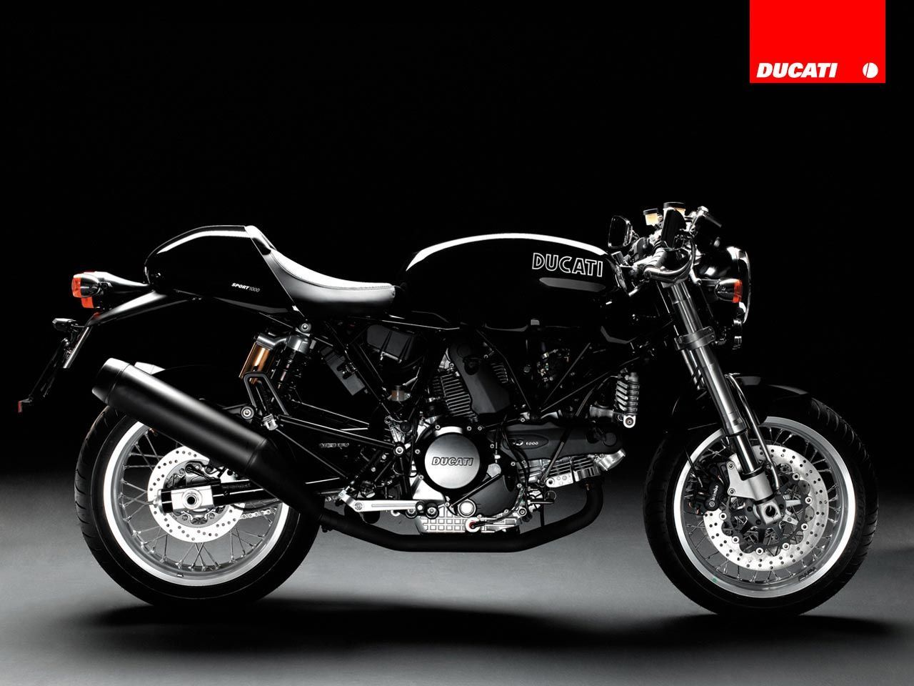 Ducati Sport Vs Triumph Thruxton: Which Is The Better Retro-Styled Café ...