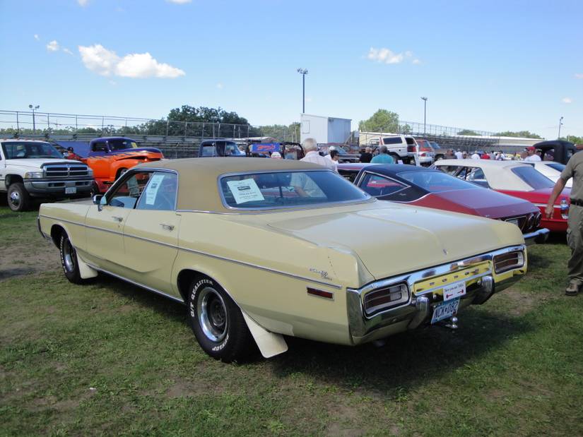 10 Biggest And Most Flamboyant American Cars Ever